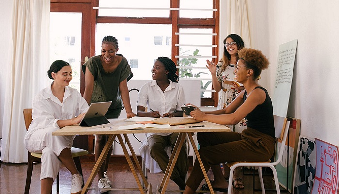 The 6 Phases Of Becoming Friends With Your Co-Workers