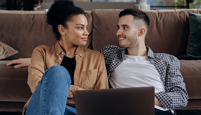 How To Communicate Effectively & Work As A Team In Your Relationship