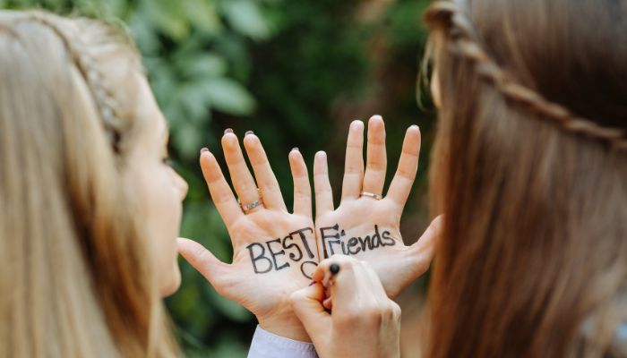 7 Fun Colors That Totally Scream “Best Friends Forever”